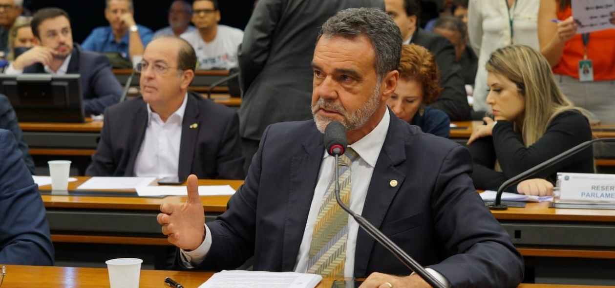 Daniel Almeida comenta cenário atual e 1º de Maio na pandemia - PCdoB