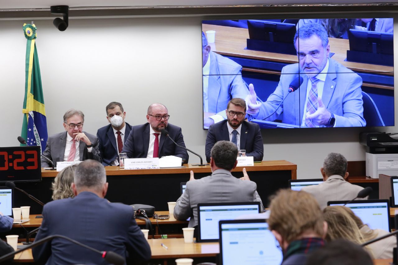 Daniel Almeida cobra revogação da reforma trabalhista - PCdoB