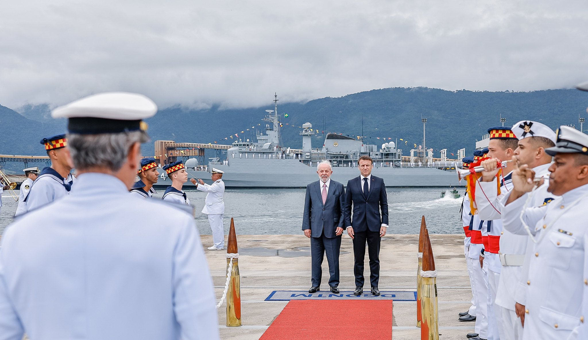 Em parceria Brasil-França, Lula e Macron lançam submarino Tonelero