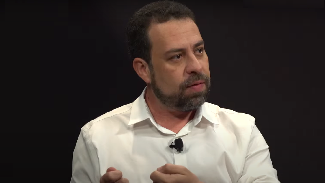 Lula é quem pode livrar o país da extrema direita, diz Boulos